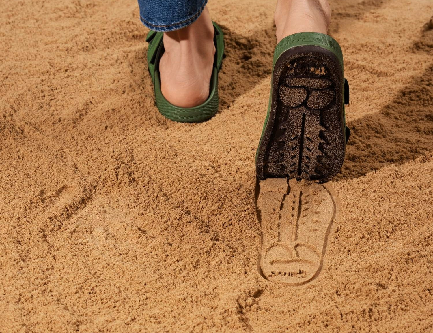 Footprint Sandals That Leave Unique Prints in the Sand | Sand-U